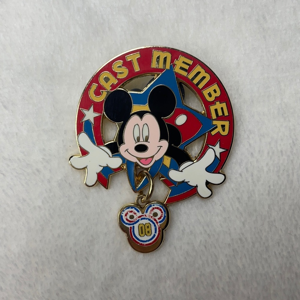 Rare Disney World Cast Member Exclusive Pin - Gem